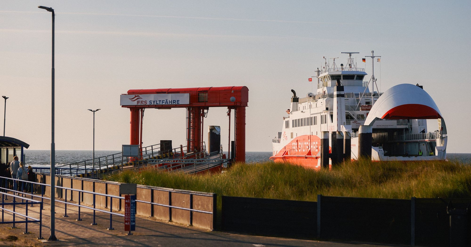 With the Sylt ferry to Sylt – Relaxed travel across the sea